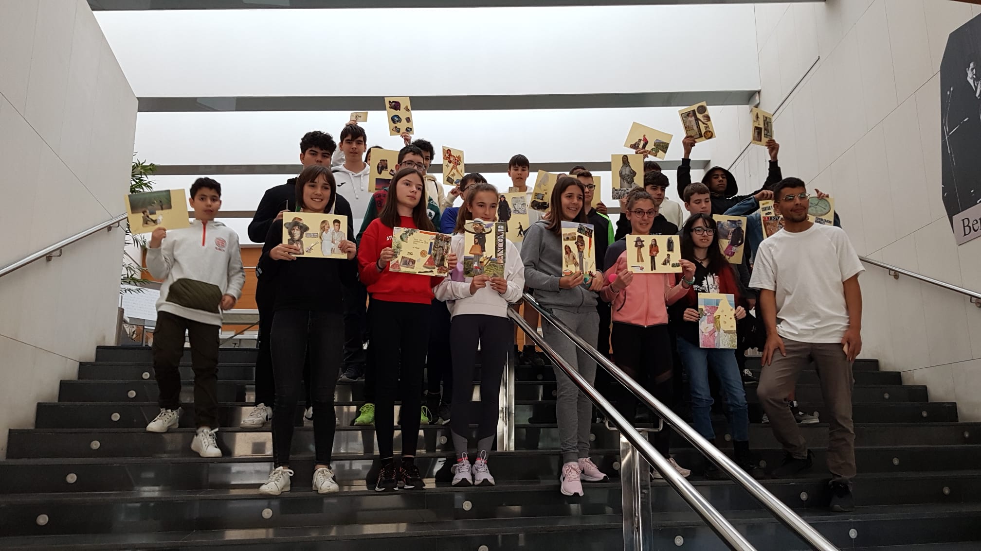 YOUSSEF TAKI Y EL ALUMNADO 2º ESO